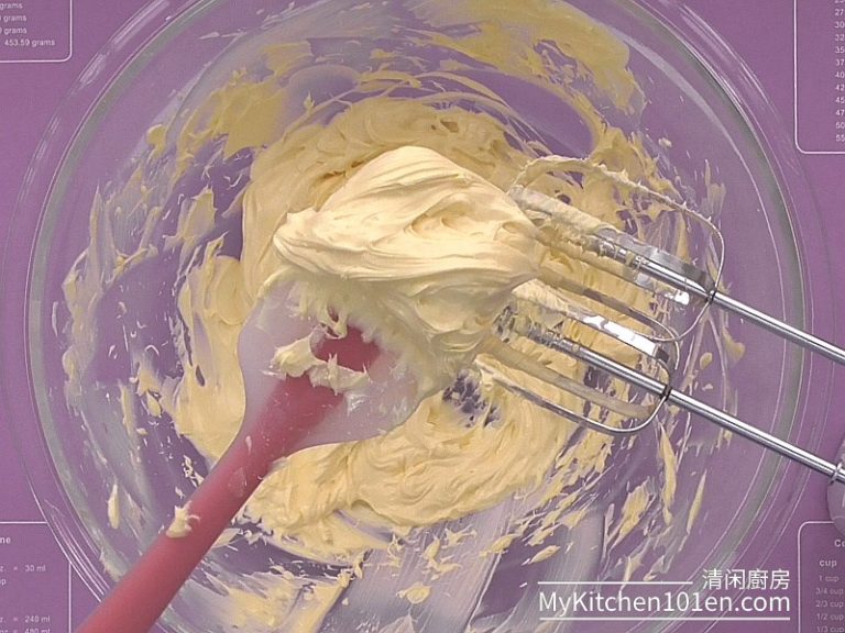 Rich and Buttery Pineapple Tart (Pineapple Roll Tart) Recipe ...