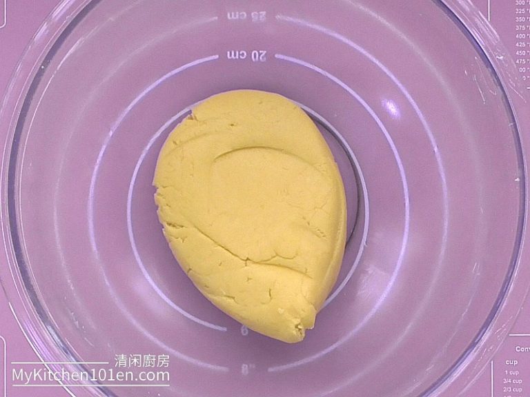 Rich and Buttery Pineapple Tart (Pineapple Roll Tart) Recipe ...