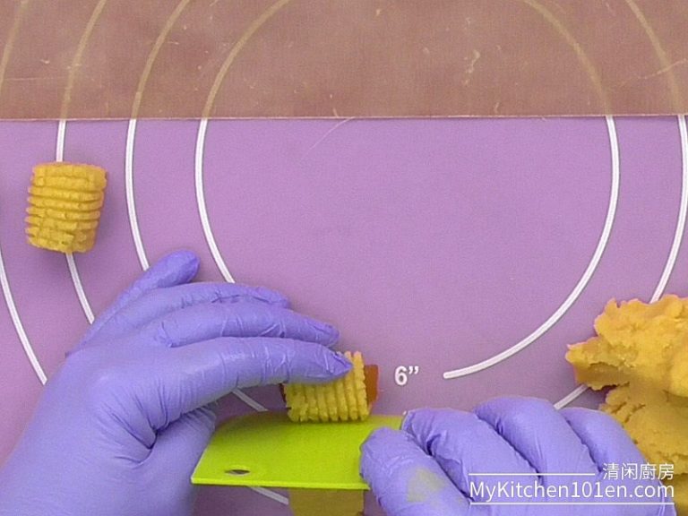 Rich and Buttery Pineapple Tart (Pineapple Roll Tart) Recipe ...