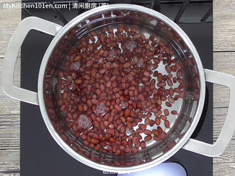 How to Cook Smooth Red Bean Paste - MyKitchen101en.com