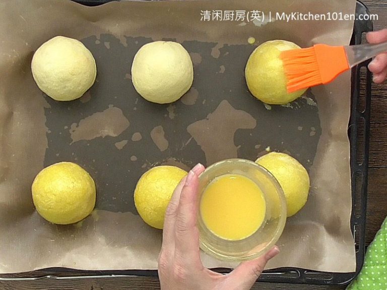 Shanghai Mooncake - How to Make (MyKitchen101en) - MyKitchen101en.com