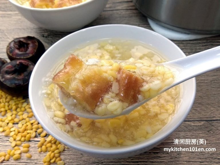 Water Chestnut Lek Tau Suan (Split Mung Bean Dessert) with Youtiao ...