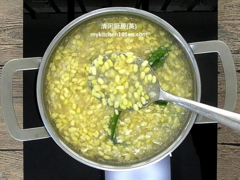 Water Chestnut Lek Tau Suan (Split Mung Bean Dessert) with Youtiao ...