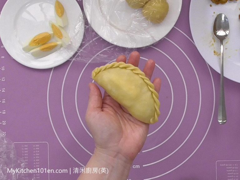 Curry Puff (Karipap) - Crispy Crust with Smooth Filling Recipe ...