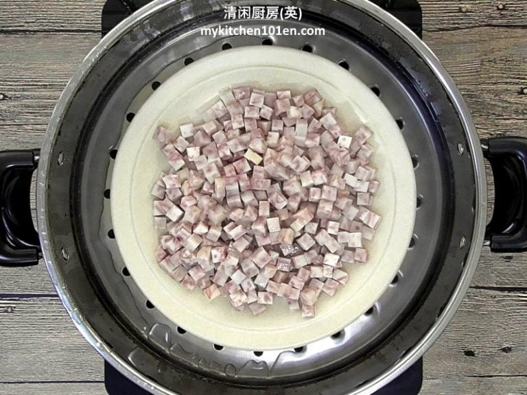 Delicious Steamed Taro Kuih (Chinese Or Kuih/Wu Tao Gou ...