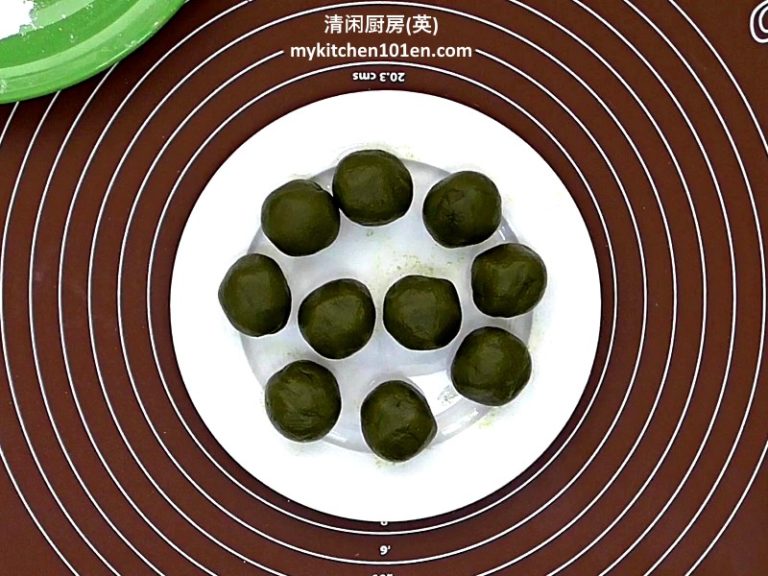 Lovely Matcha Mooncake with Snow Skin (Japanese Green Tea Snow Skin ...
