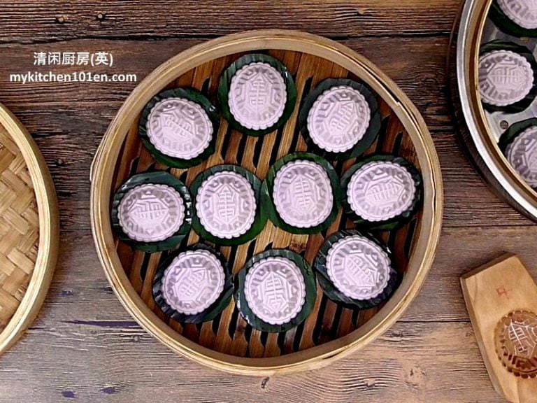 Beautiful Purple Sweet Potato Angku Kuih (Savoury Mung Bean Angku ...