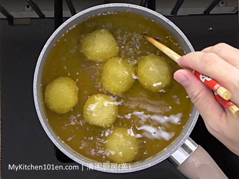 How to Make the Crispy Fried Sesame Balls (Jian Dui) - MyKitchen101en.com