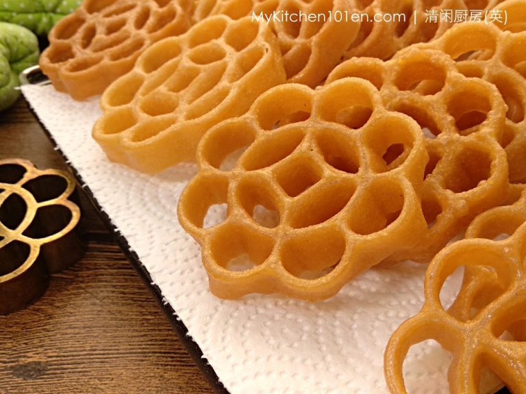 Crispy Rosette Cookies (Kuih Loyang, Honeycomb Cookies ...