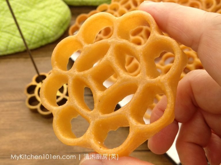 Crispy Rosette Cookies (Kuih Loyang, Honeycomb Cookies ...