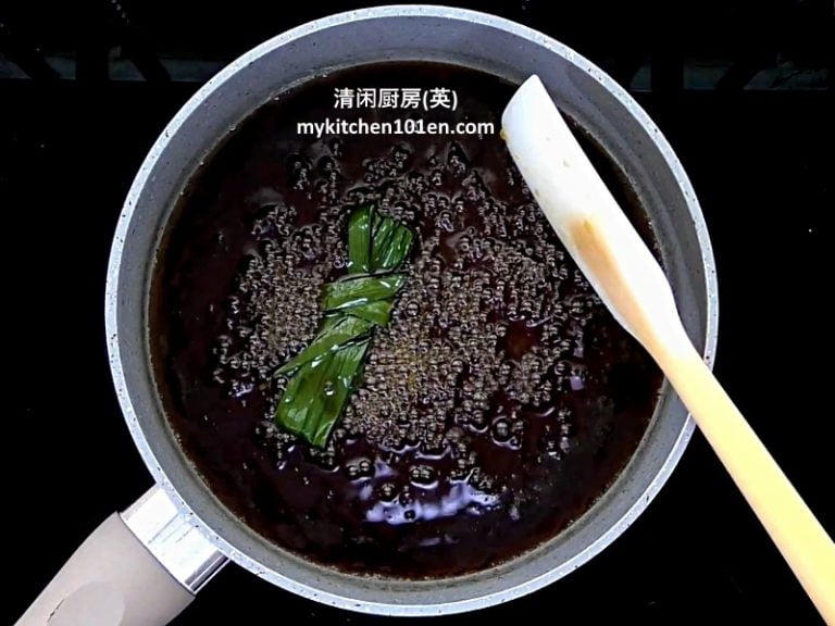 Pulut Inti (Steamed Glutinous Rice with Gula Melaka Coconut Topping ...