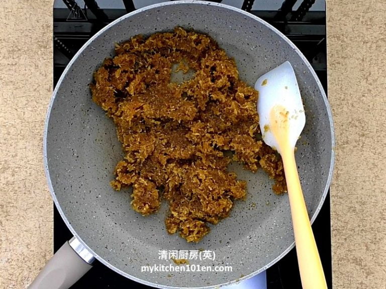 Pulut Inti (Steamed Glutinous Rice with Gula Melaka Coconut Topping ...