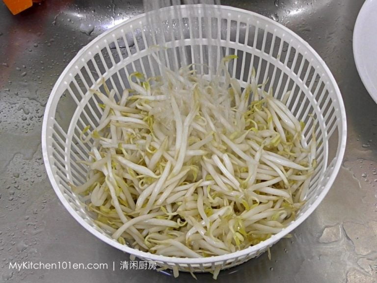 Spicy Stir fry Noodles (Mee Goreng Pedas) - Lots of Heat ...