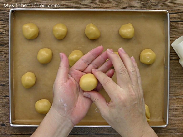 Mooncake Biscuit Recipe for Mid-autumn Festival - MyKitchen101en.com