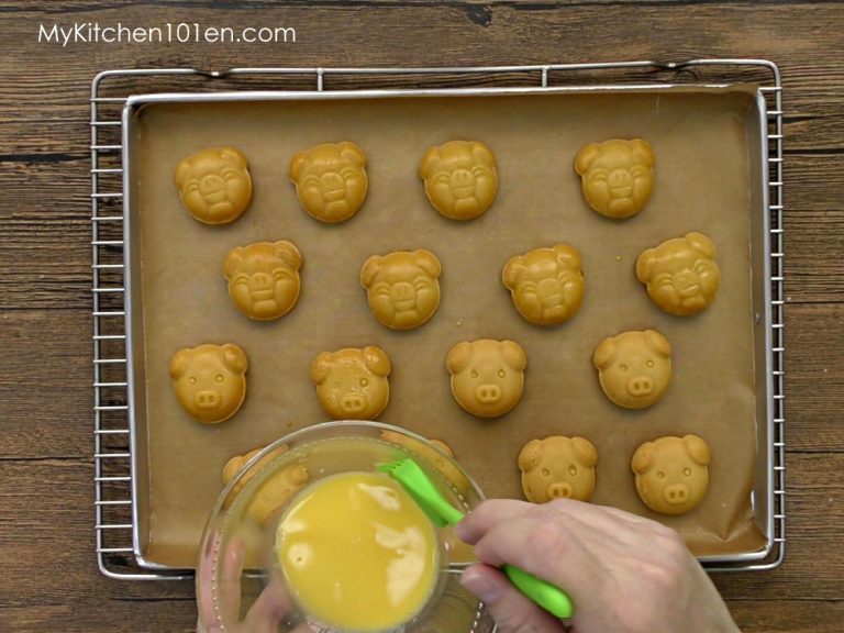 Mooncake Biscuit Recipe for Mid-autumn Festival - MyKitchen101en.com