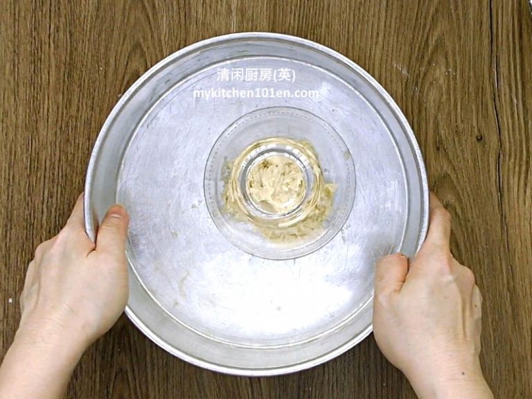 Siew Pao/Shao Bao (Baked Flaky BBQ Pork Bun) - MyKitchen101en.com