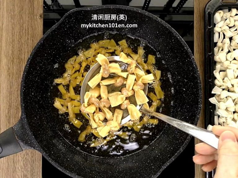 Chicken Floss Love Knot Spring Rolls (Popia Simpul Kasih ...