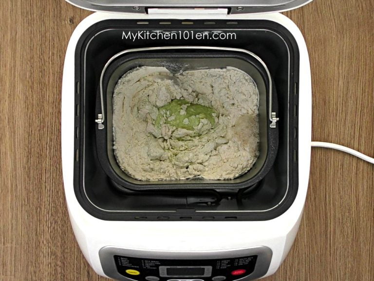 Soft and Fluffy Pandan Sweet Bread (Dinner Rolls) with Bread Machine ...