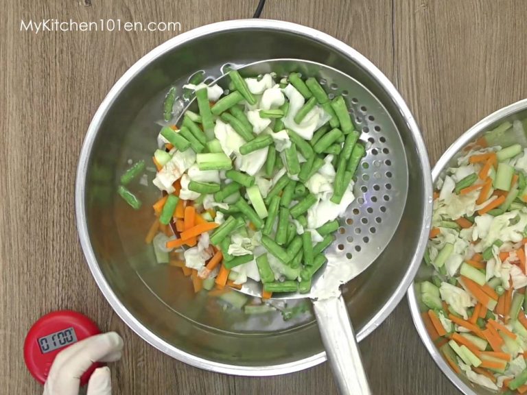 Traditional Peranakan Style Nyonya Acar Recipe - MyKitchen101en.com