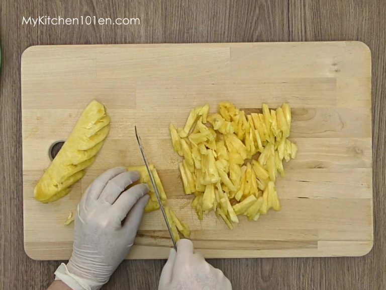 Traditional Peranakan Style Nyonya Acar Recipe - MyKitchen101en.com