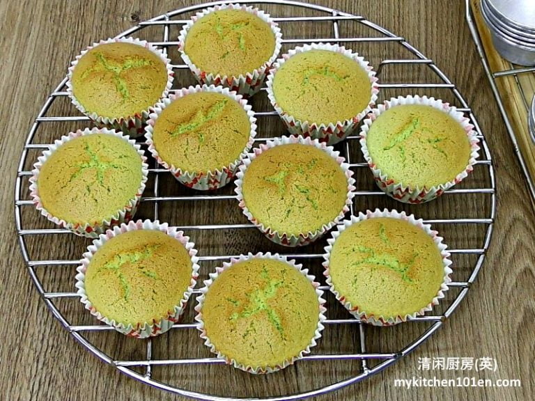 Yummy Pandan Egg Sponge Cakes (Pandan Ji Dan Gao): Steamed or Baked ...
