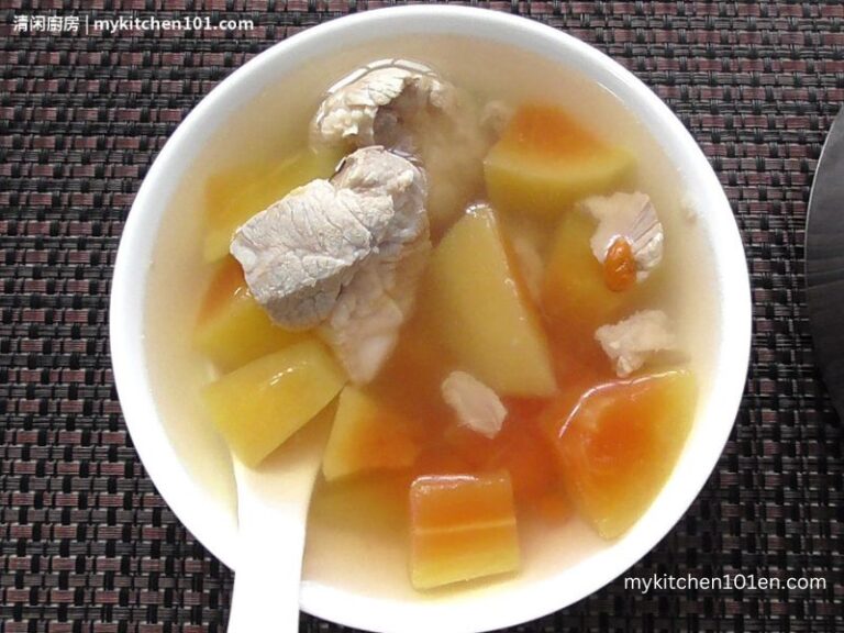 Delicious Green Papaya Soup - MyKitchen101en.com
